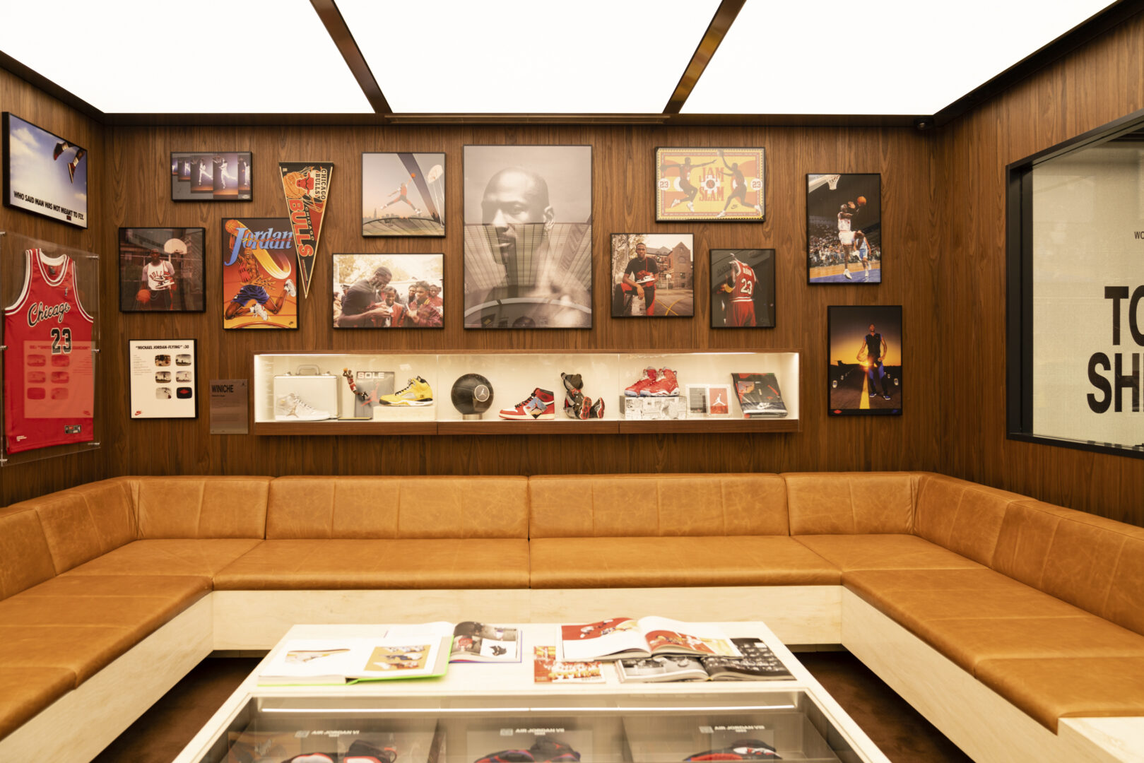 世界で2店舗目 JORDAN BRAND STORE 「JORDAN WORLD OF FLIGHT SHIBUYA」が誕生 ｜ FLY ...