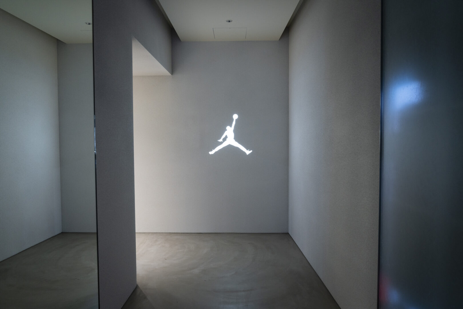 世界で2店舗目 JORDAN BRAND STORE 「JORDAN WORLD OF FLIGHT SHIBUYA」が誕生 ｜ FLY ...